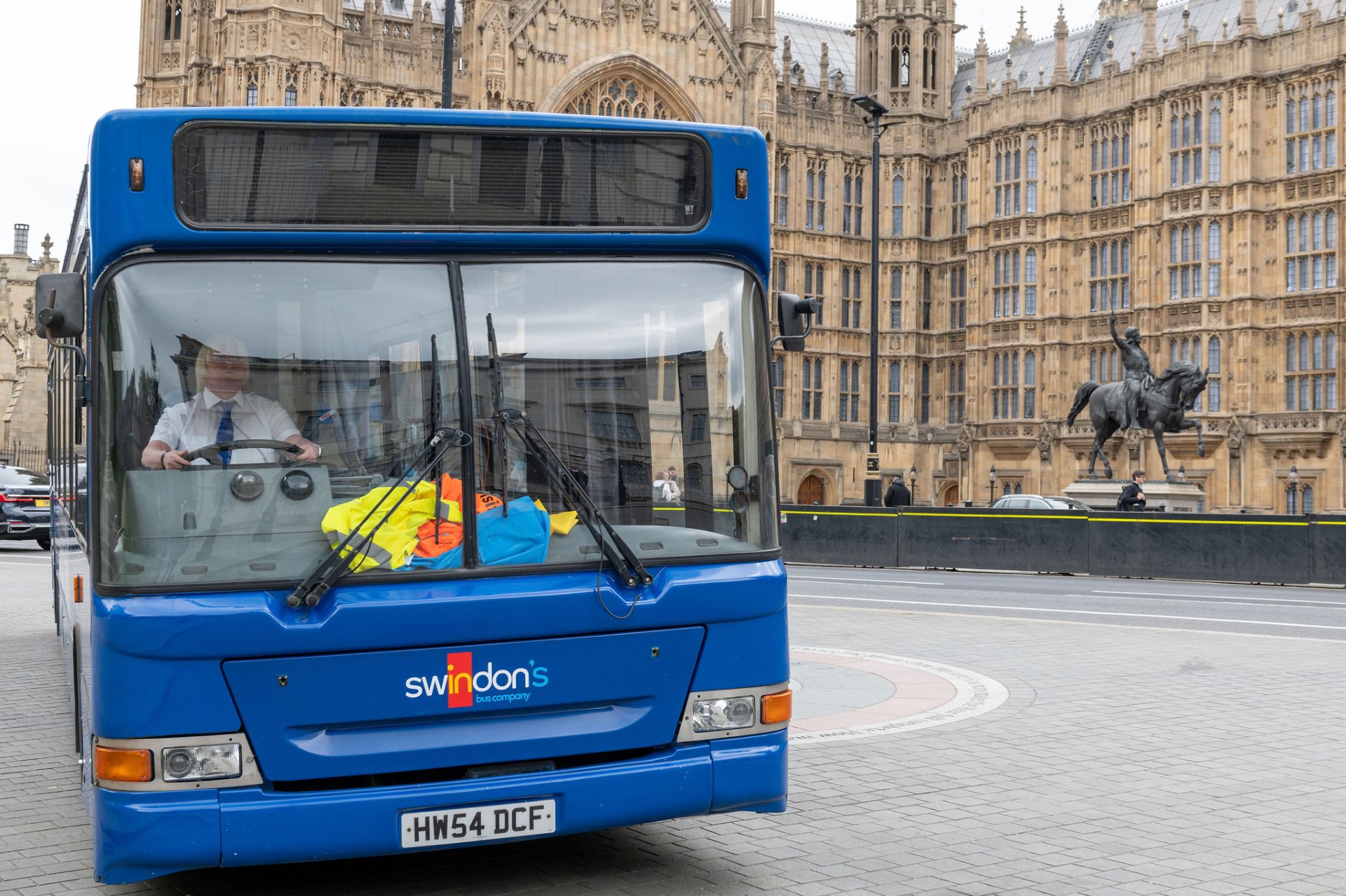 Swindon Bus - a donation for Ukraine - Swindon's Bus Company